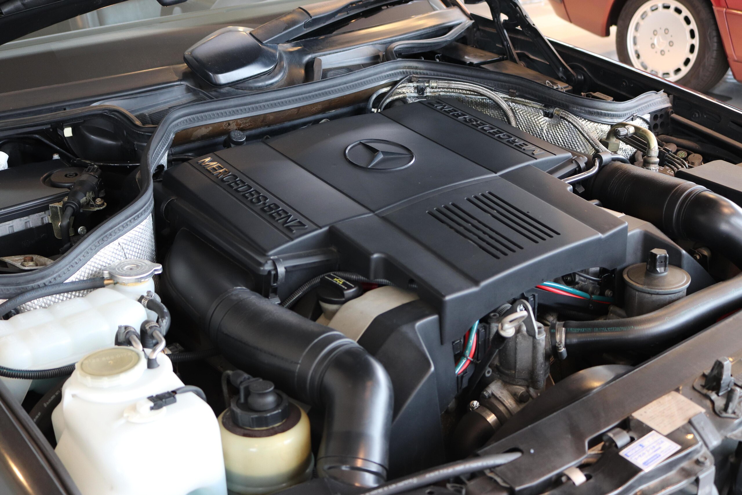 Mercedes Benz E500 • EFJ Co., LTD