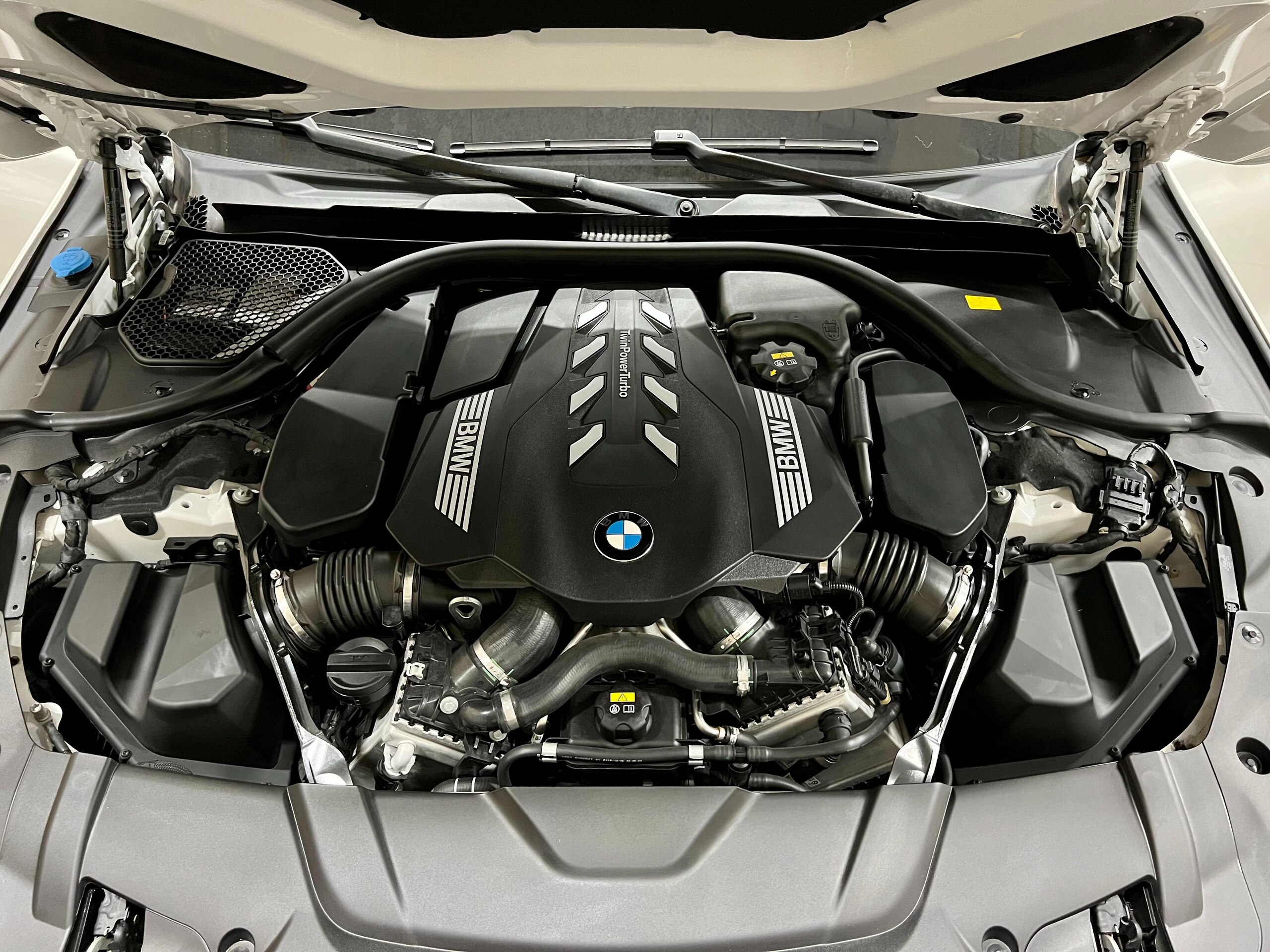 BMW 750i xDrive M Sport • EFJ Co., LTD